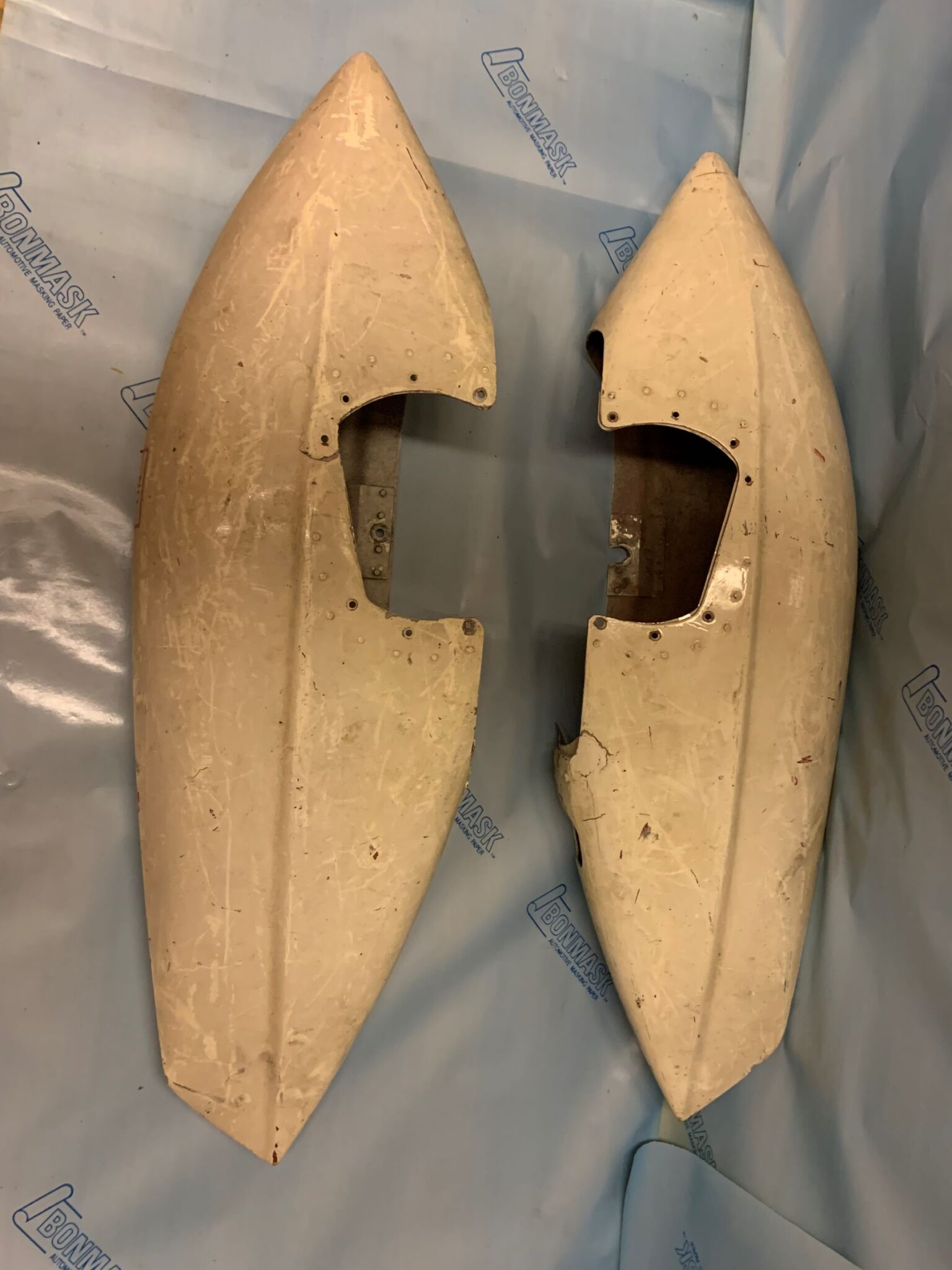 MID 60’S CESSNA 172 WHEEL PANT SET (CRACKED) – Used Aircraft Parts